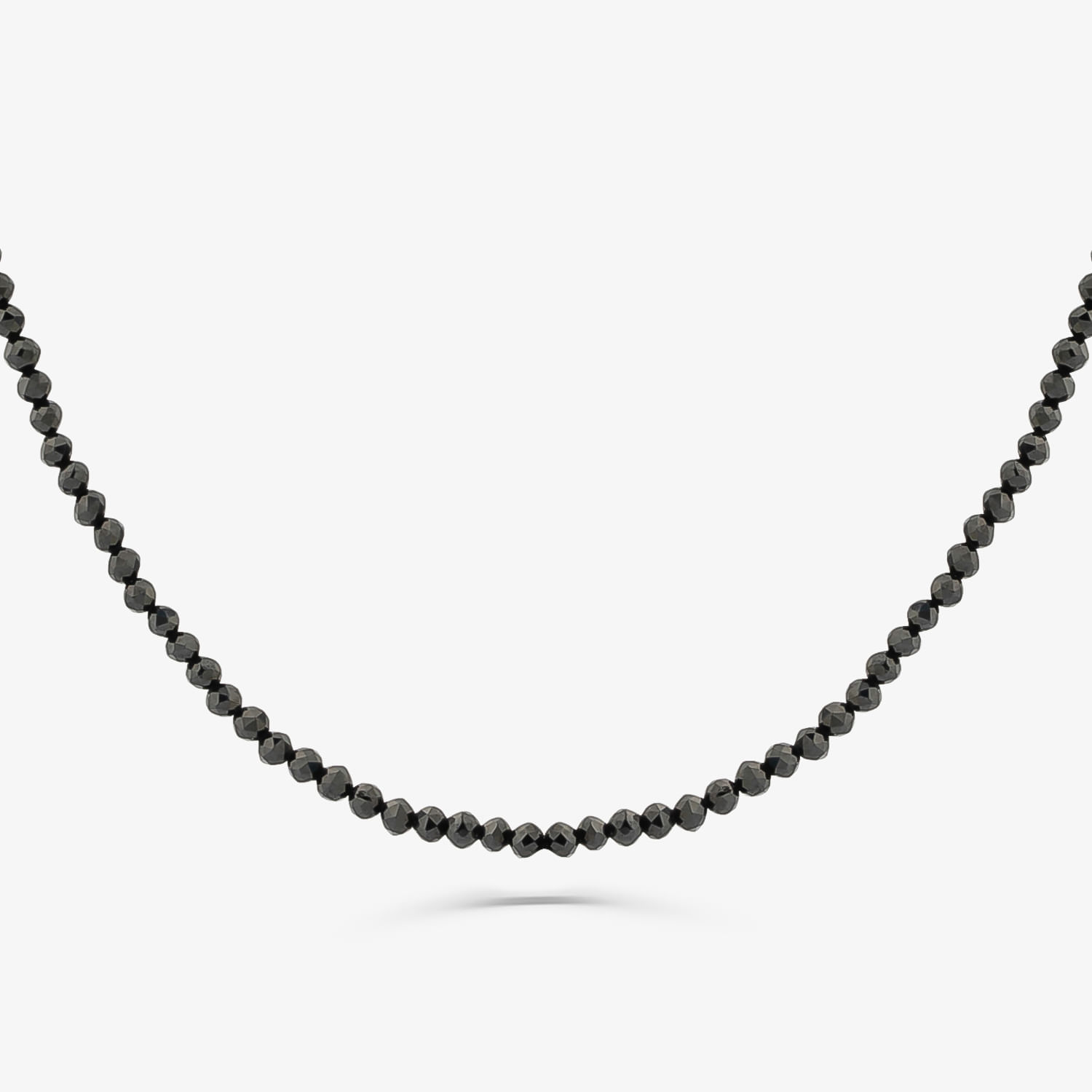 Colar em Espinélio Negro com Fecho em Ouro Amarelo 18k - 75 cm | MONTE ...